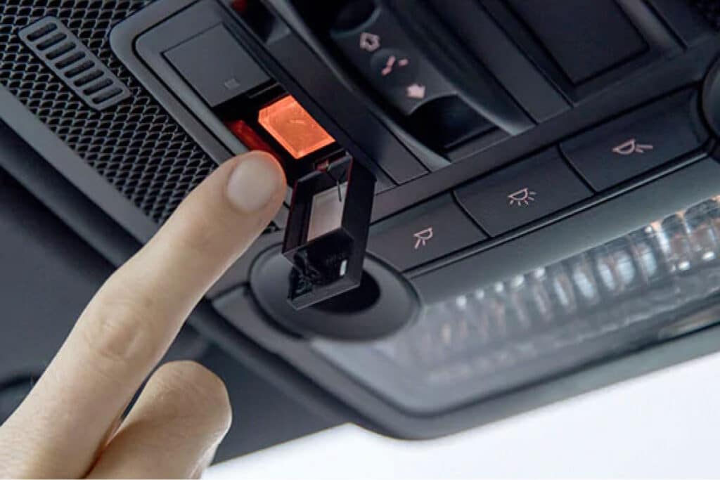 eSIM for cars: How does it work and how to activate it - Holafly