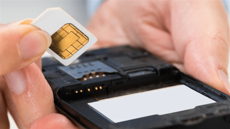 Changing SIM card on iPhone Guide - Holafly