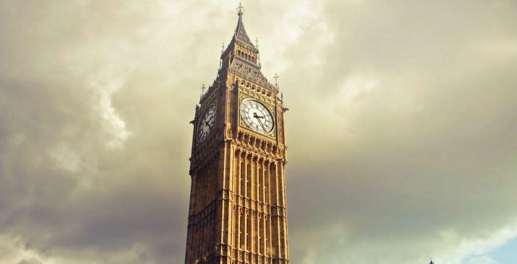 What is mobile data, and how does it work? - Holafly