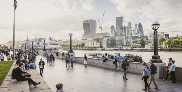 How to get and activate an EE eSIM for the UK - Holafly