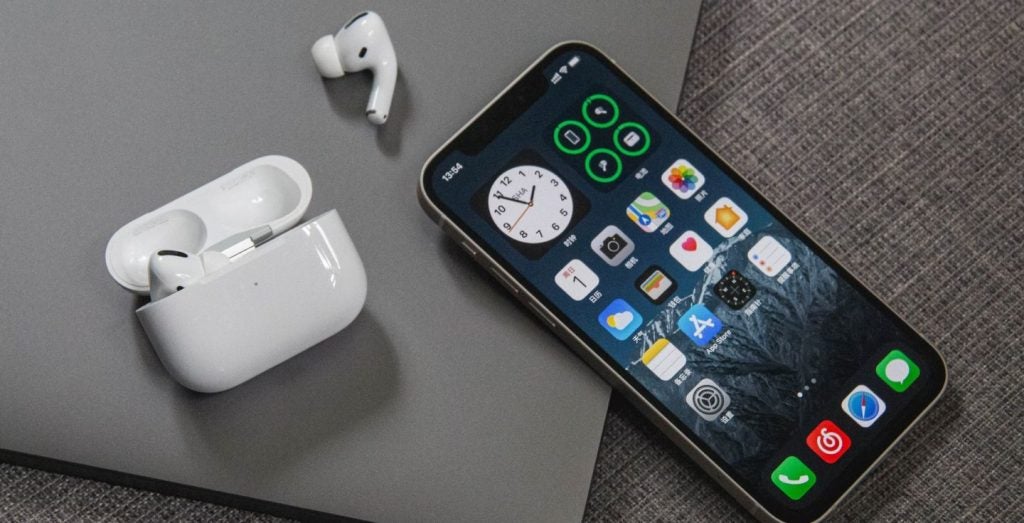 Does iMessage work internationally? Texting abroad on iPhone