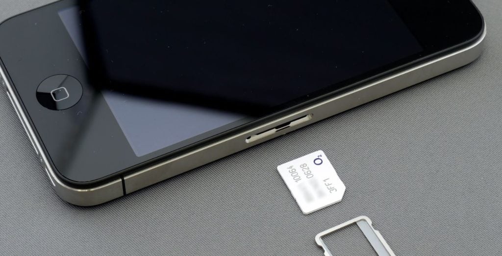 Changing SIM card on iPhone Guide - Holafly