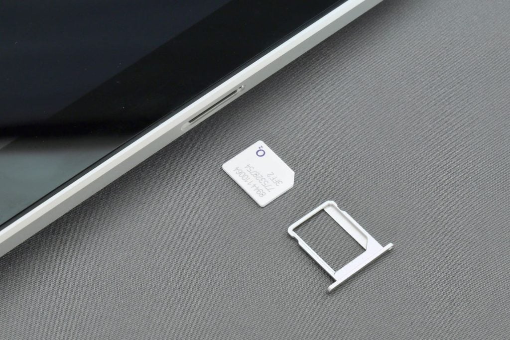 Changing SIM card on iPhone Guide - Holafly