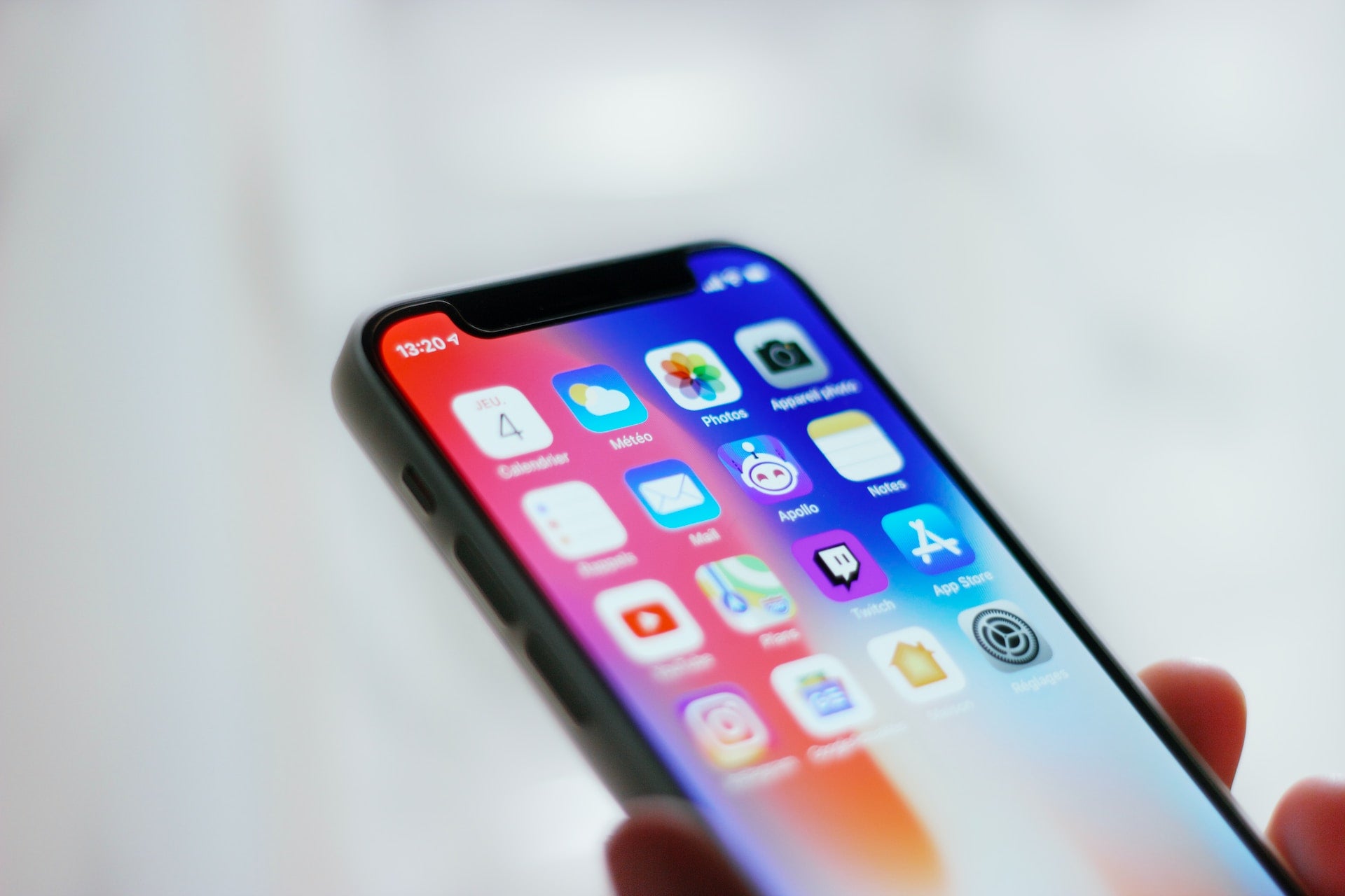 Changing SIM card on iPhone Guide - Holafly