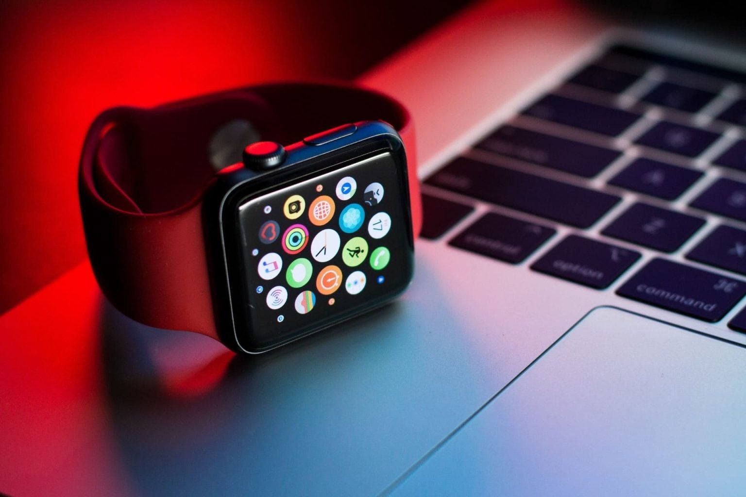 Smartwatches compatible with eSIM | January 2026 - Holafly