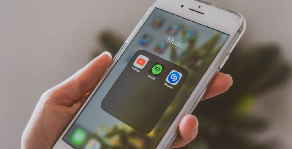 How much data does Spotify use? Manage music stream - Holafly