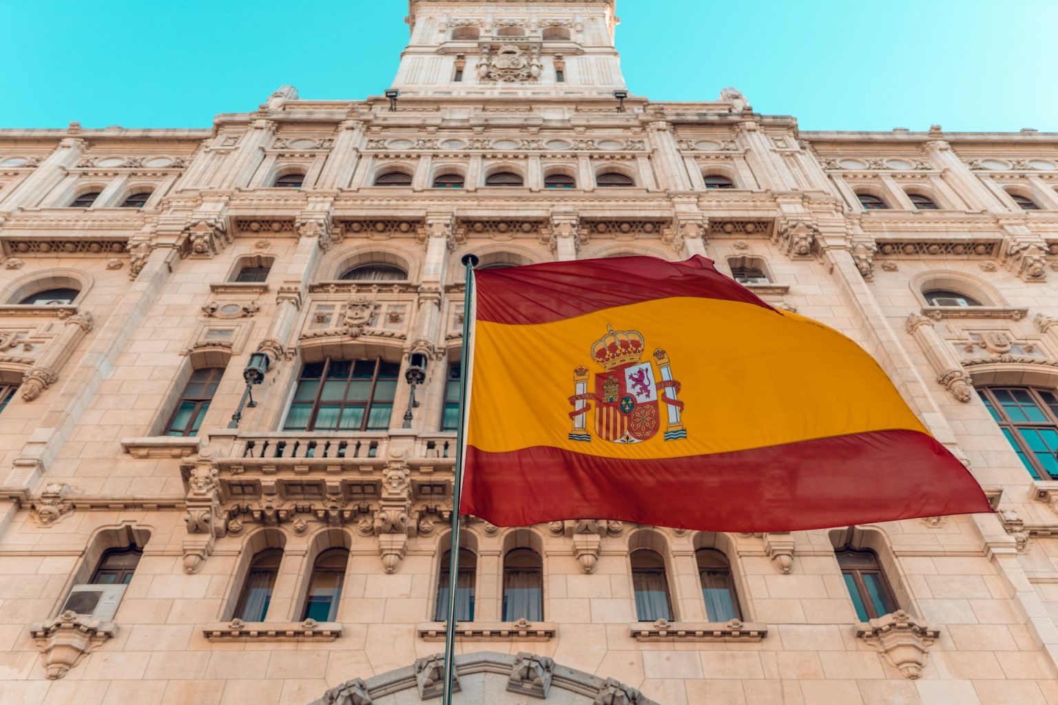 ¿Qué impuestos se deben pagar en España en 2024? - Holafly ¿Qué impuestos se deben pagar en España en 2024? - Holafly