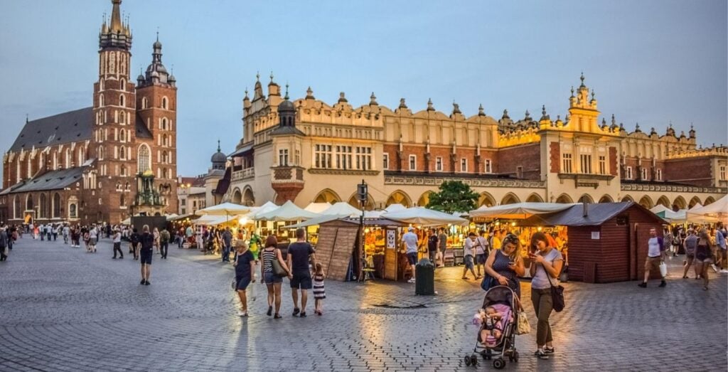 ¿Es seguro viajar a Polonia? Recomendaciones y requisitos para 2025 ...
